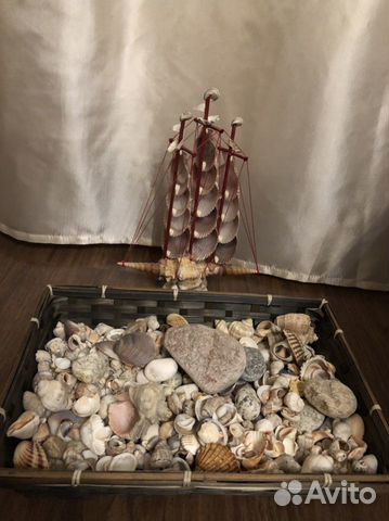 Кораблик и ракушки с камнями